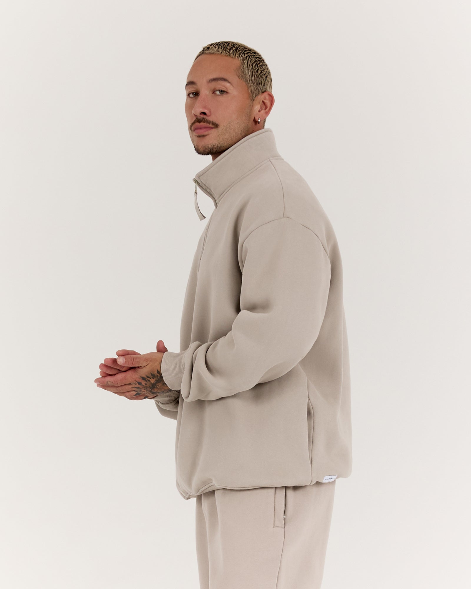 CLASSIC QUARTER ZIP JUMPER - HUSK – MUSCLE REPUBLIC