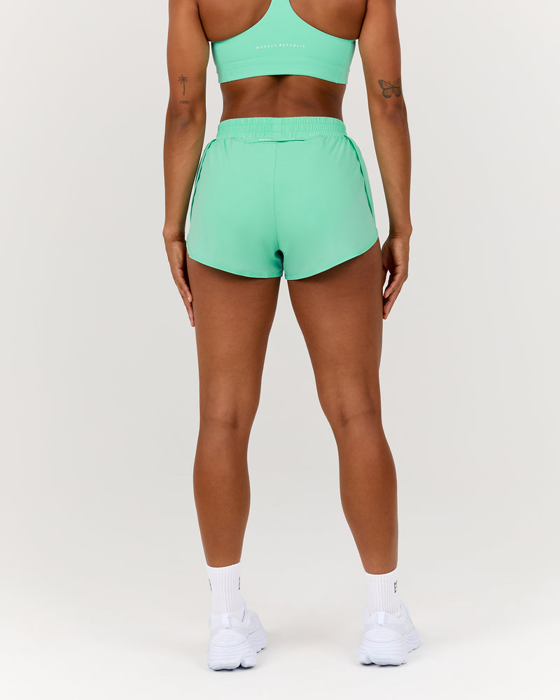 DISTANCE INBUILT RUN SHORTS 3" - CYBER MINT – MUSCLE REPUBLIC