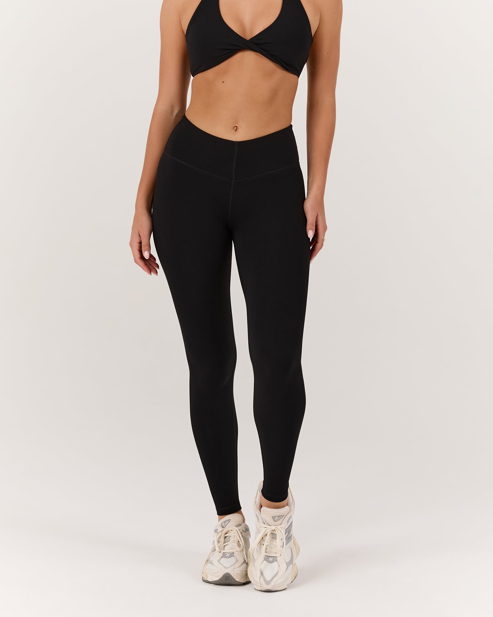 LUXE DARCY MID RISE LEGGINGS 28" - BLACK – MUSCLE REPUBLIC