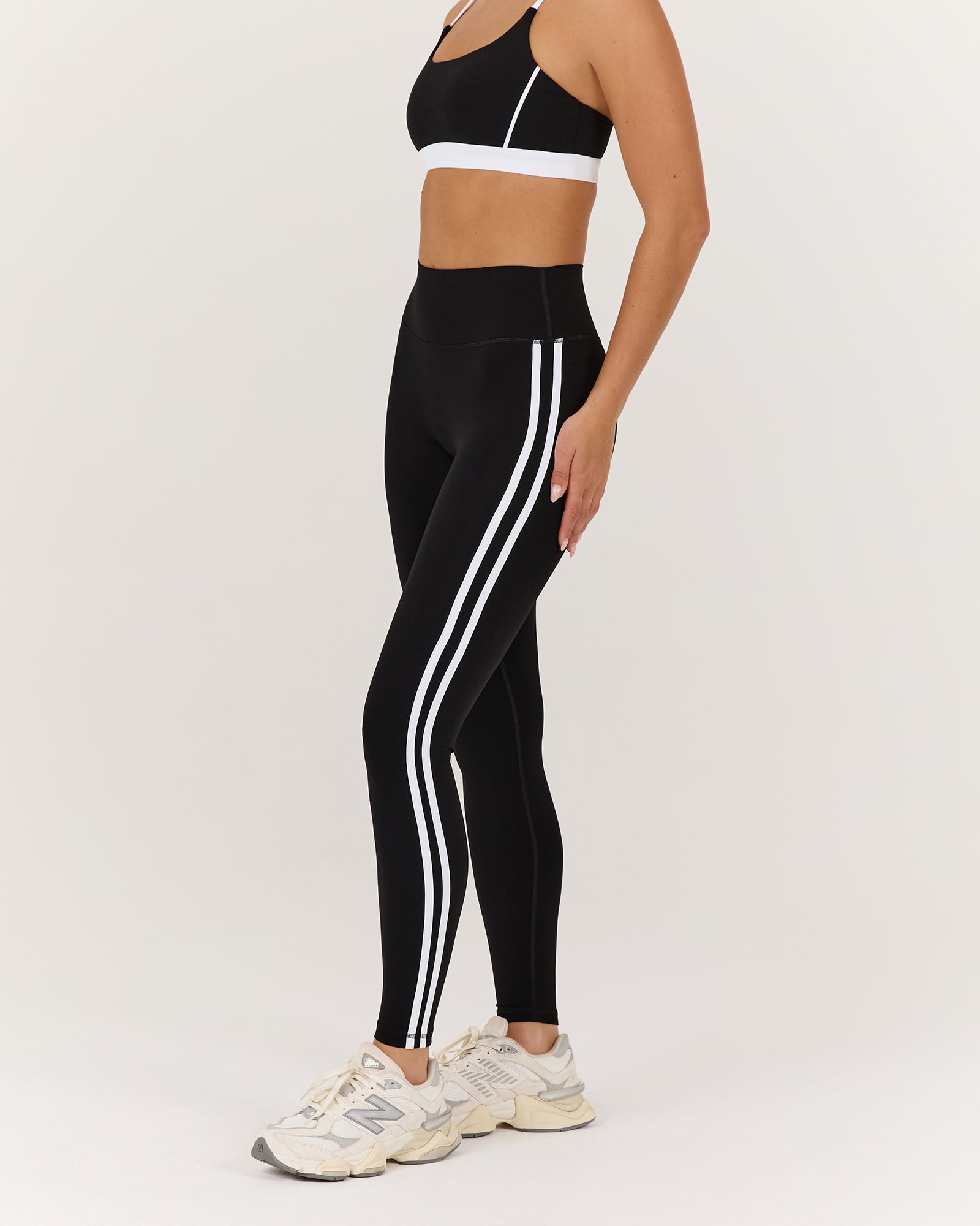 LUXE LEGGINGS 28" - BLACK WHITE – MUSCLE REPUBLIC