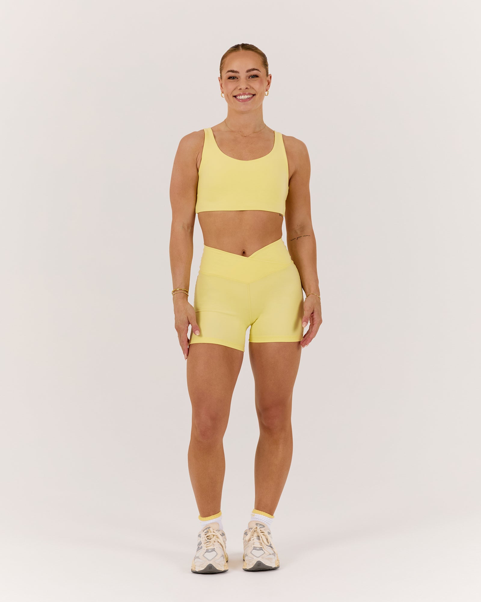 MOTION 360 CROSSOVER SHORTS 4" - LEMON – MUSCLE REPUBLIC