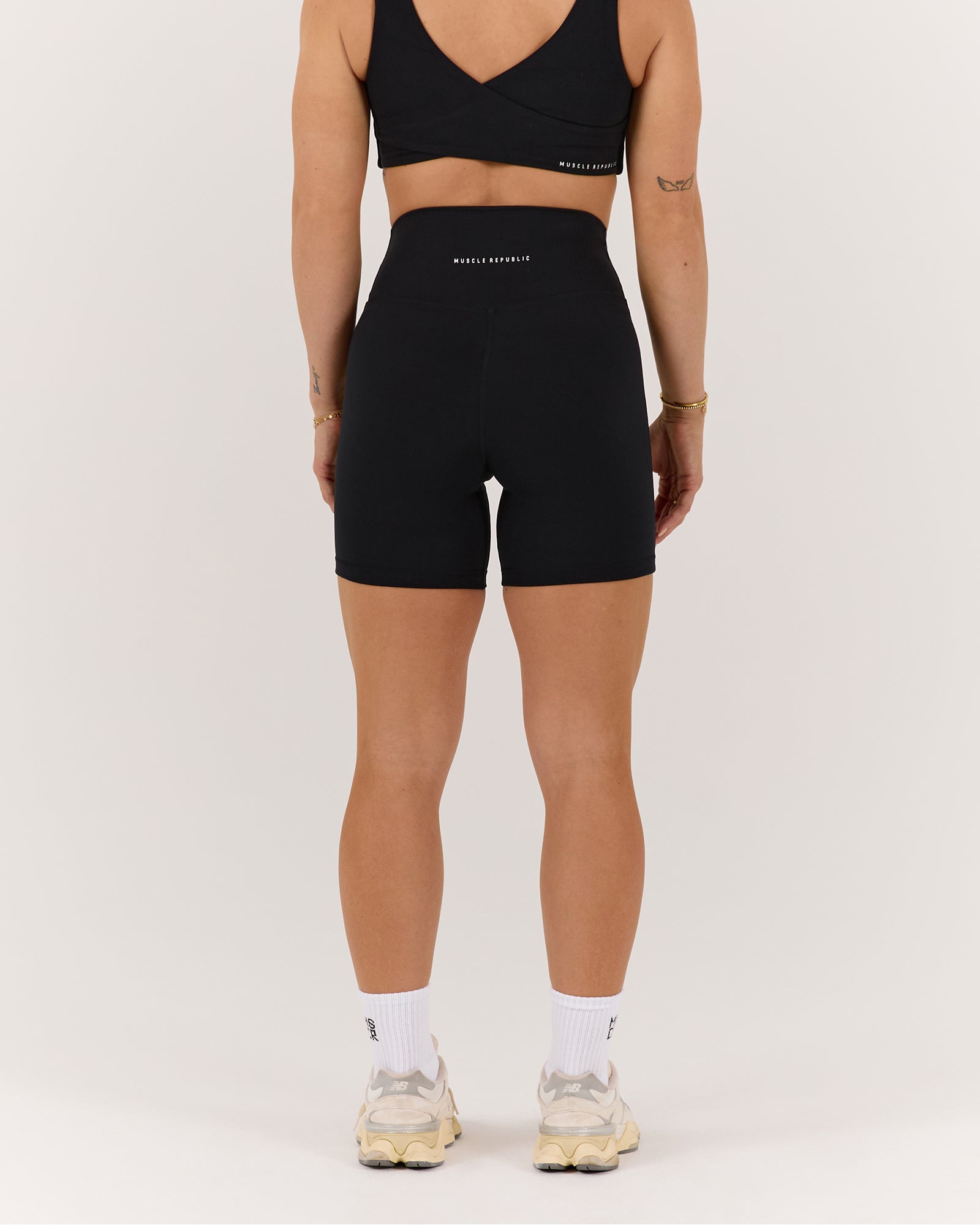 MOTION 360 CROSSOVER SHORTS 6" - BLACK – MUSCLE REPUBLIC