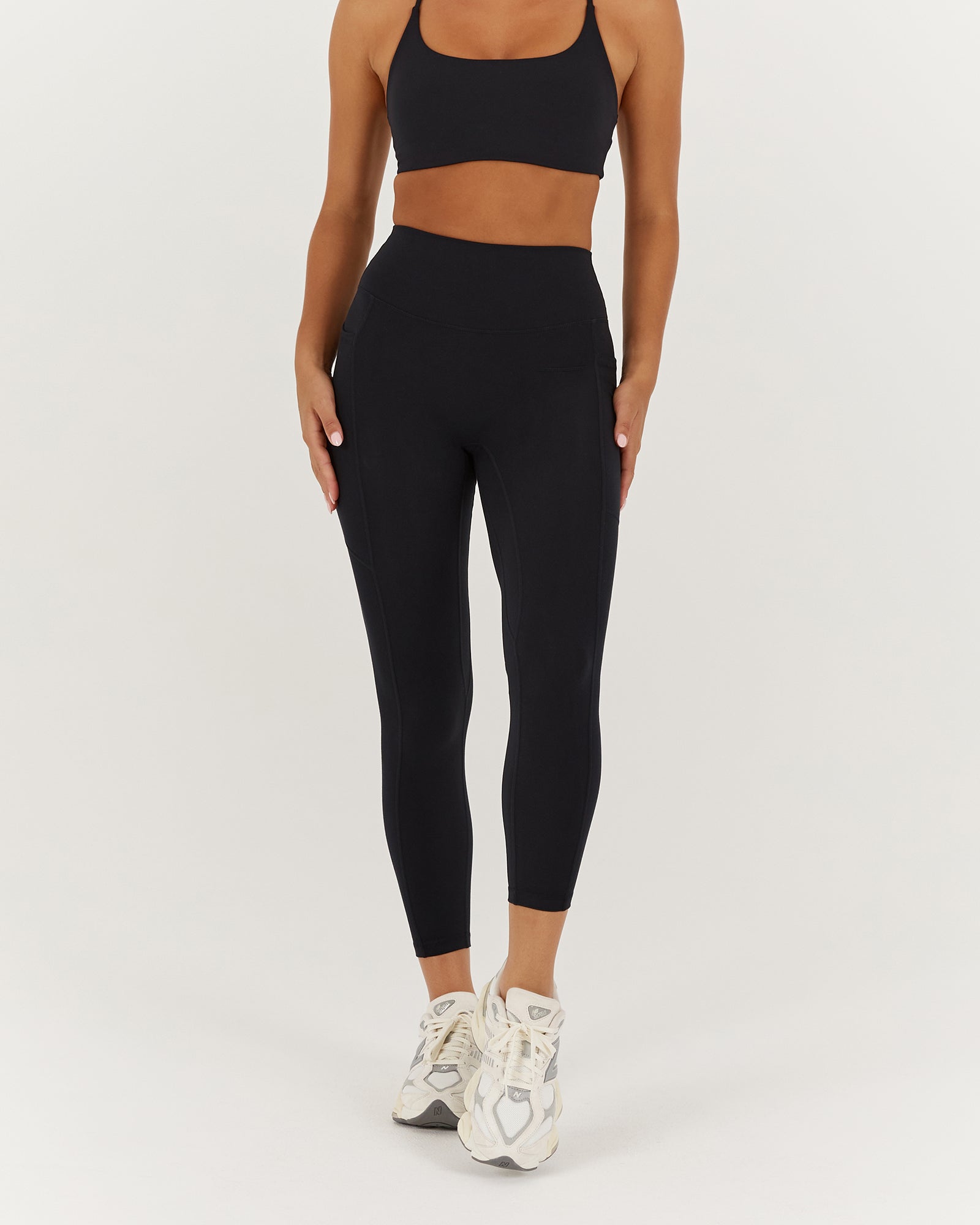 MOTION 360 POCKET LEGGINGS 24" - BLACK – MUSCLE REPUBLIC