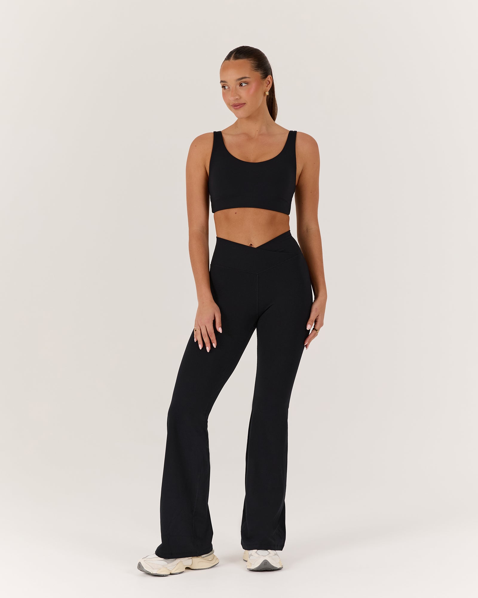 MOTION 360 WRAP BACK BRA - BLACK – MUSCLE REPUBLIC