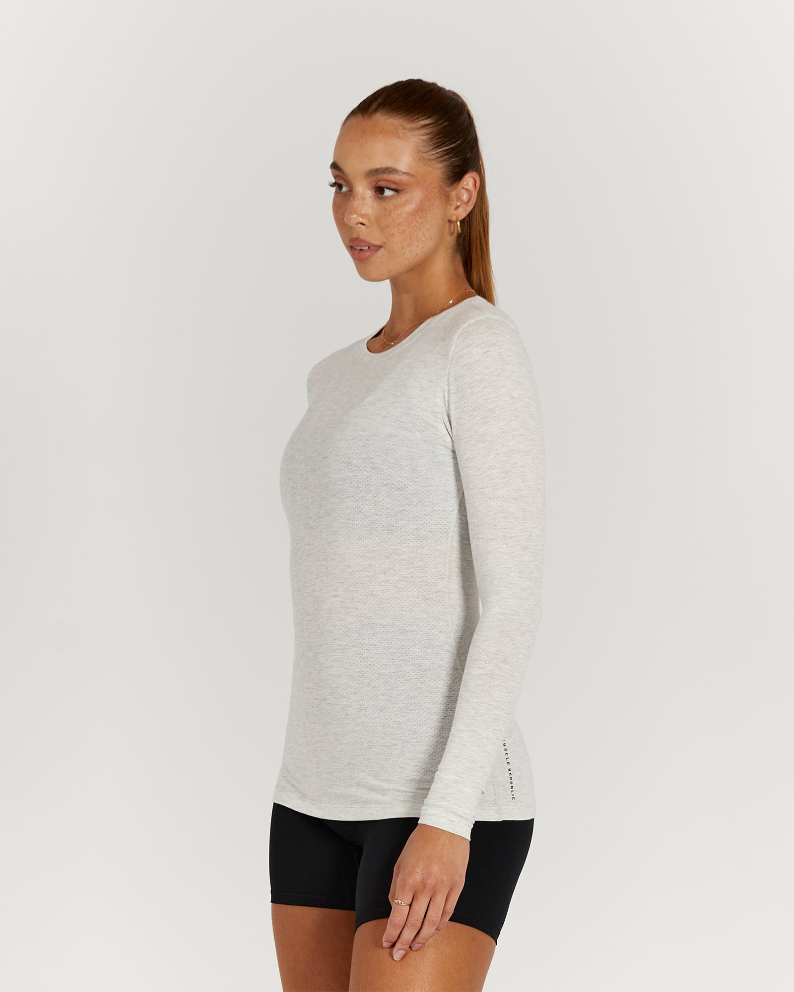 MYLA FITTED LONG SLEEVE - SNOW GREY – MUSCLE REPUBLIC