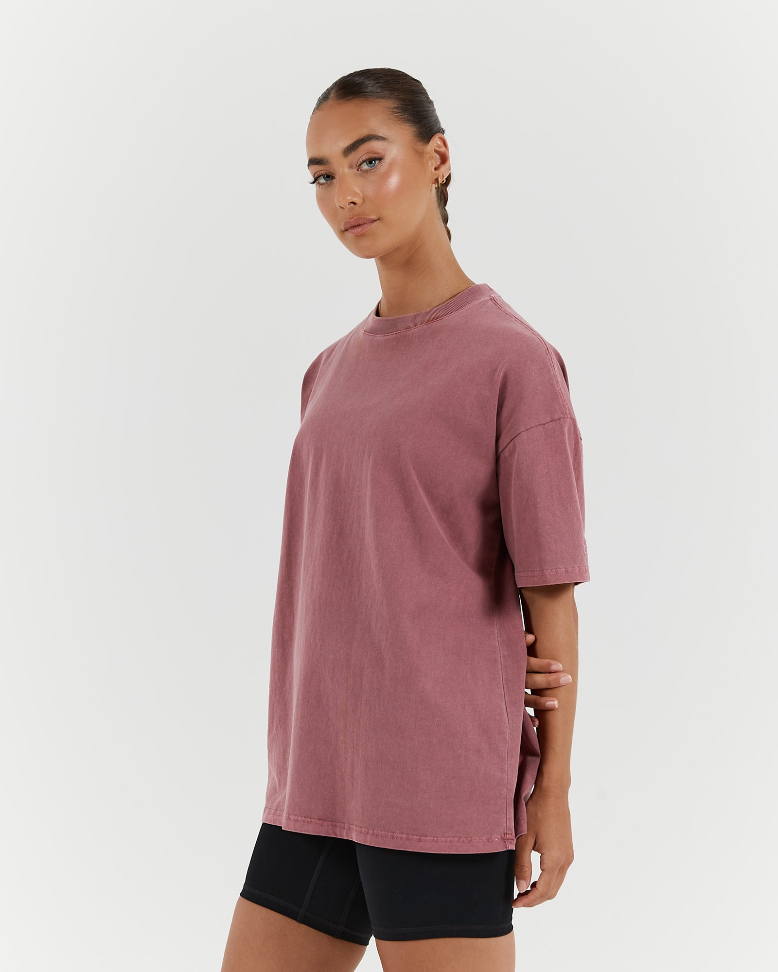 ESSENTIALS TEE - FADED BERRY – MUSCLE REPUBLIC