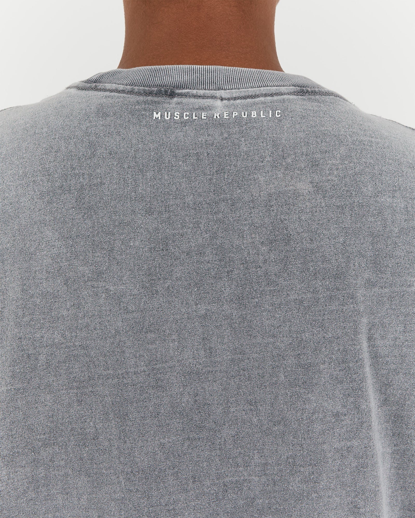 ESSENTIALS TEE - FADED GREY – MUSCLE REPUBLIC