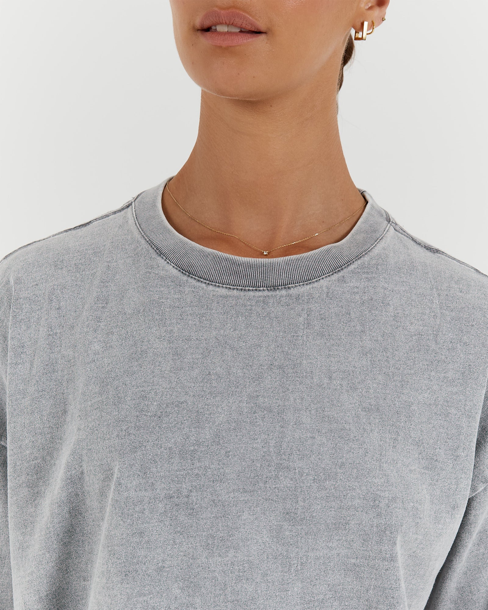 ESSENTIALS TEE - FADED GREY – MUSCLE REPUBLIC